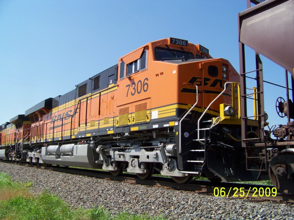 BNSF ES44DC 7306